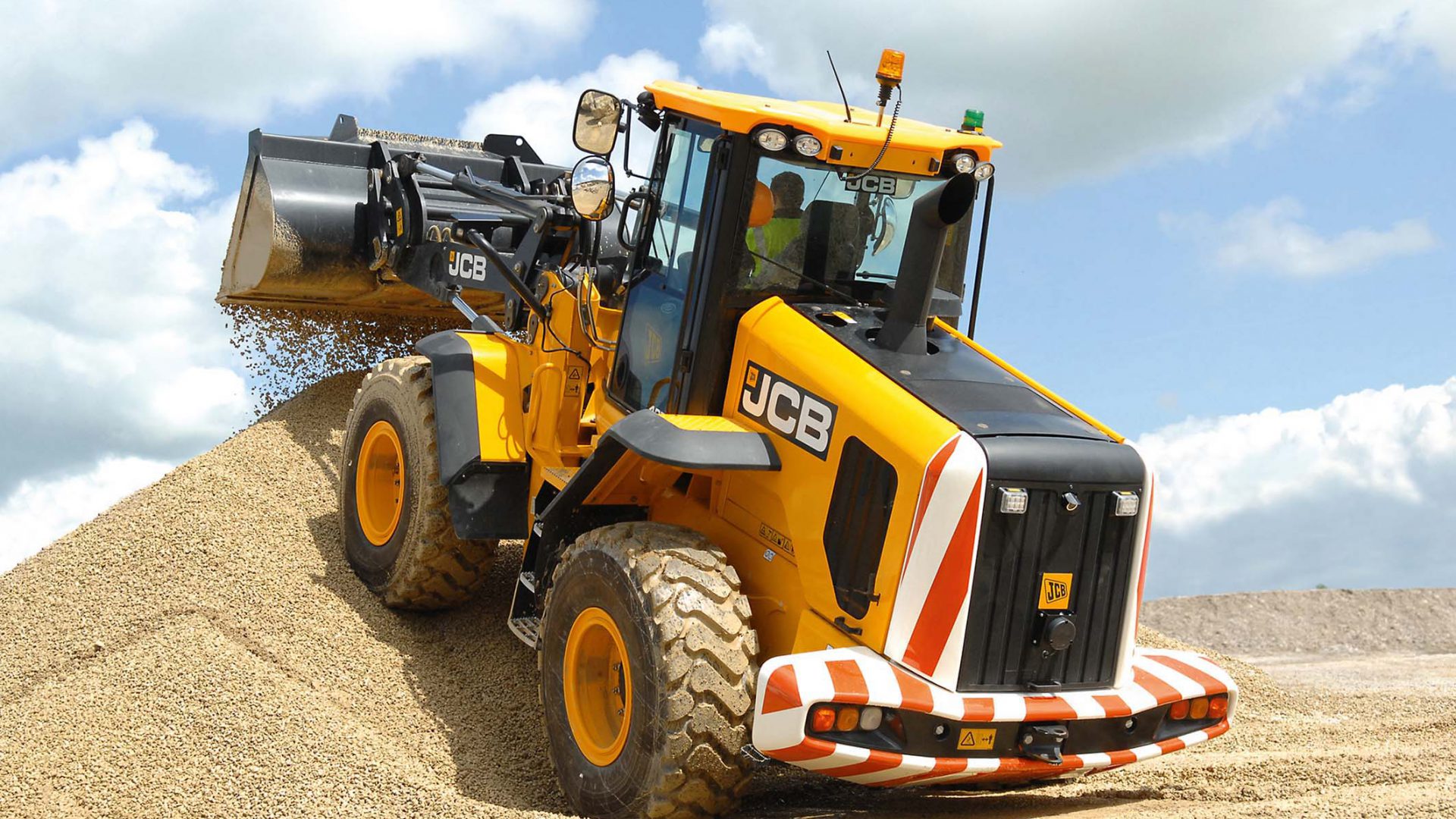 JCB, a very good year - Powertrain International