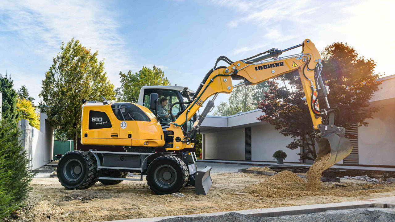 Stage V-compliant Liebherr Compact wheeled excavators