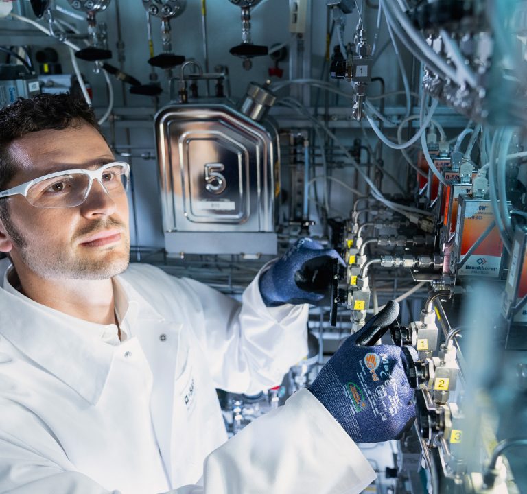 BASF and the materials: Ultramid Advanced rades with carbon-fiber