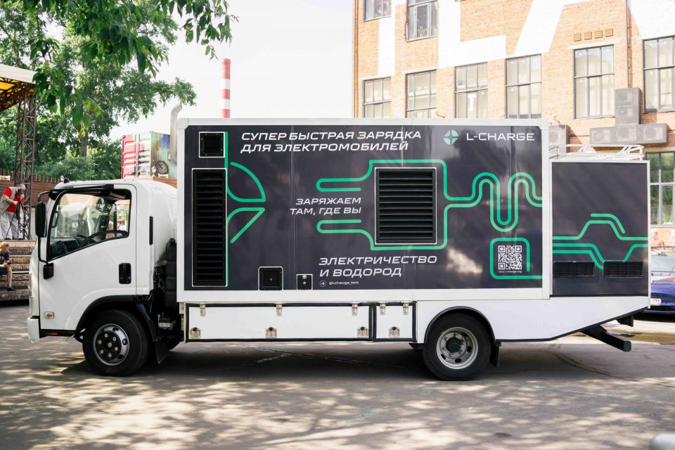 L-Charge unveiled rapid mobile charging station for electric vehicles