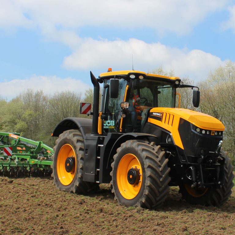 Fastrac iCon, the new JCB tractors with high-tech controls