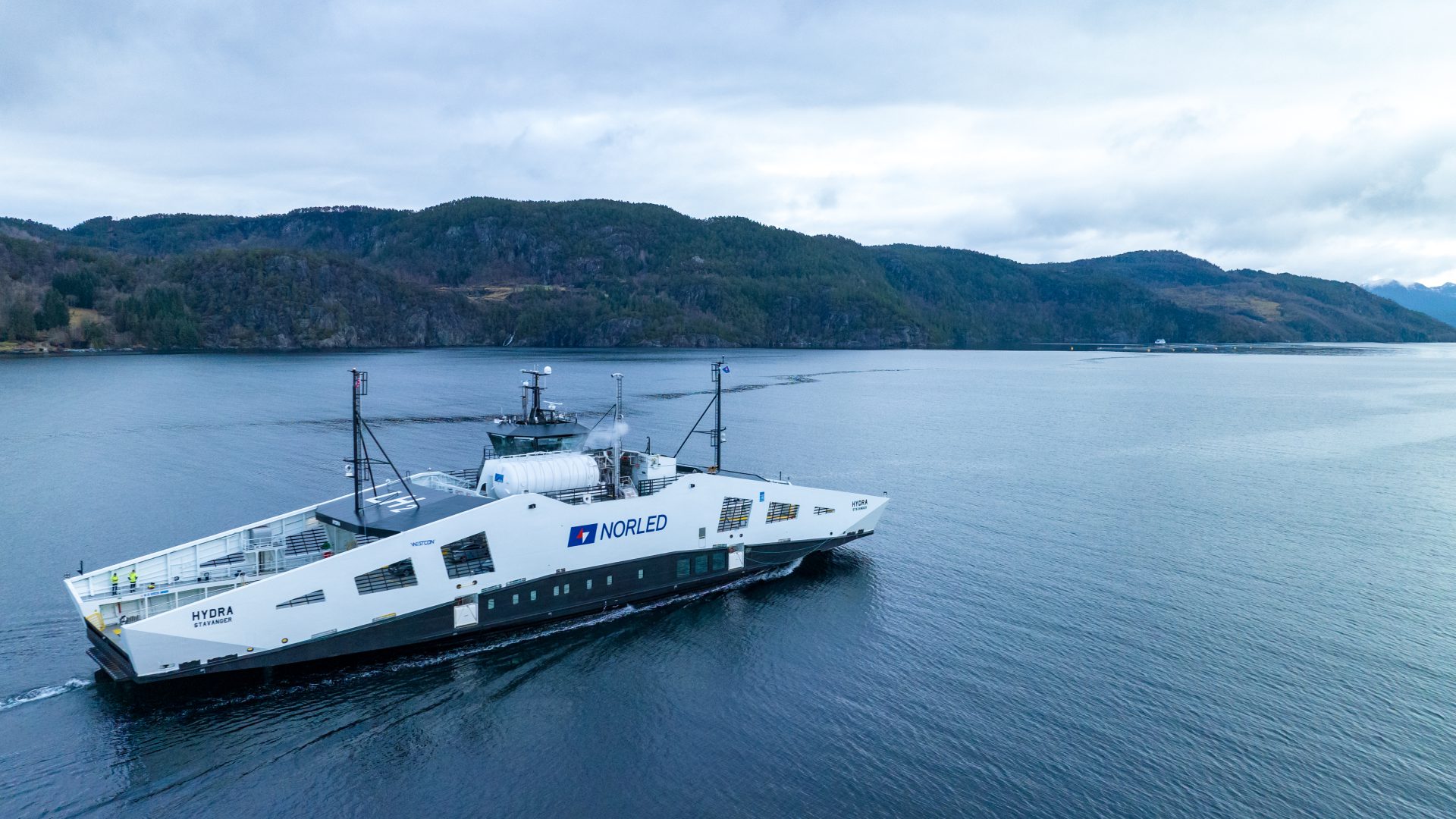 Norled MF Hydra sails on zero-emission liquid hydrogen