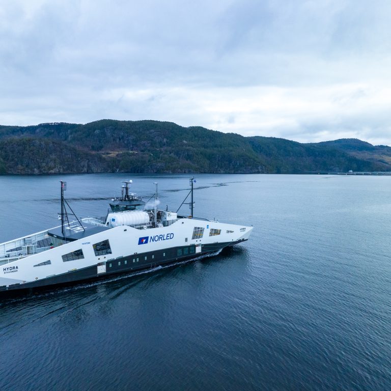 Norled MF Hydra sails on zero-emission liquid hydrogen