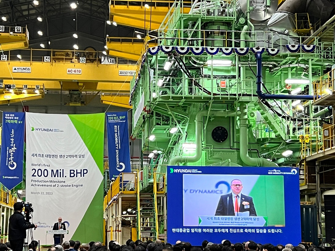 MAN Energy Solutions and Hyundai: world’s largest methanol engine in ...