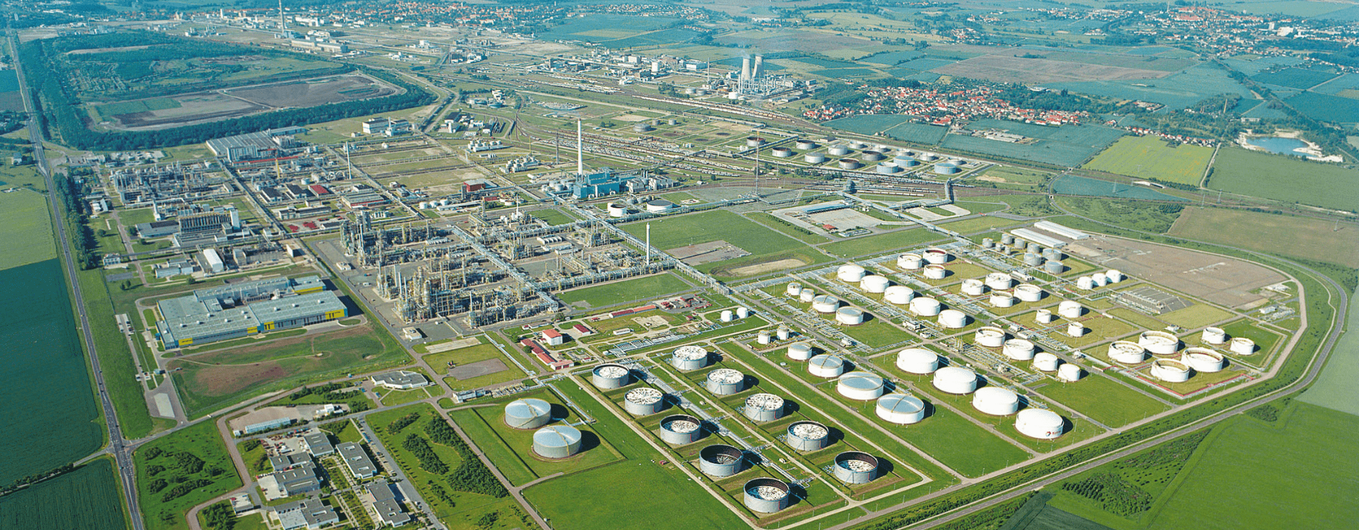 TotalEnergies and VNG join forces to decarbonize the Leuna refinery in ...