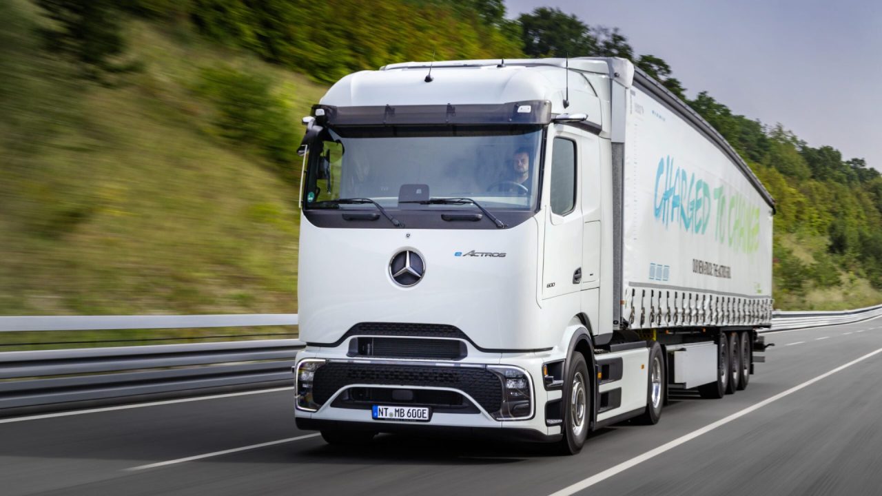 Mercedes eActros 600 officially launched in Hamburg - Powertrain International