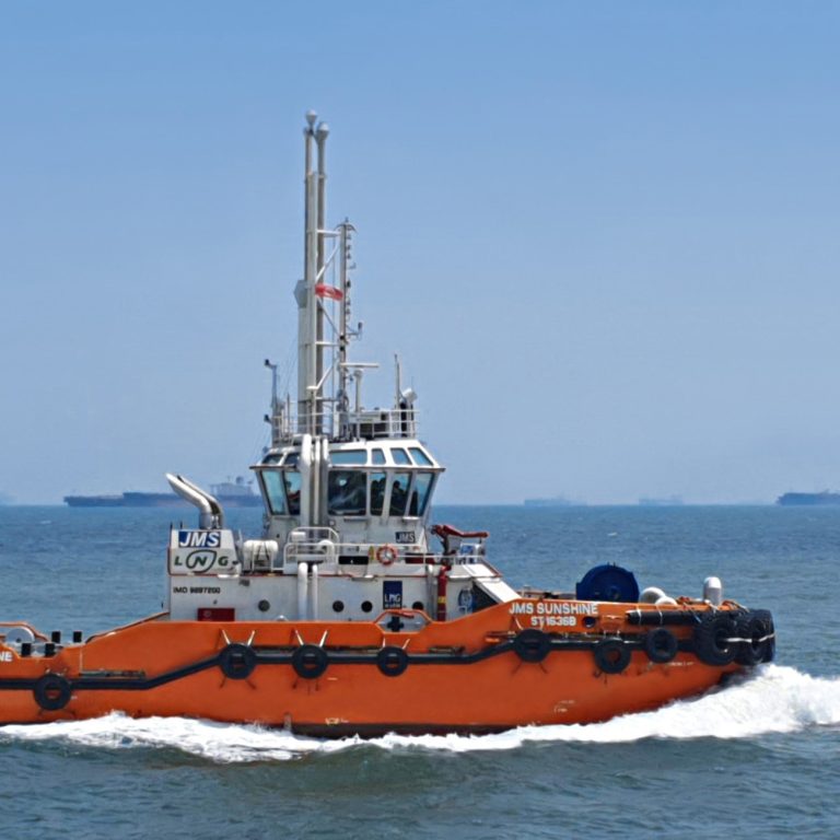 Rolls-Royce, first LNG tugboat with hybrid system into operation in ...