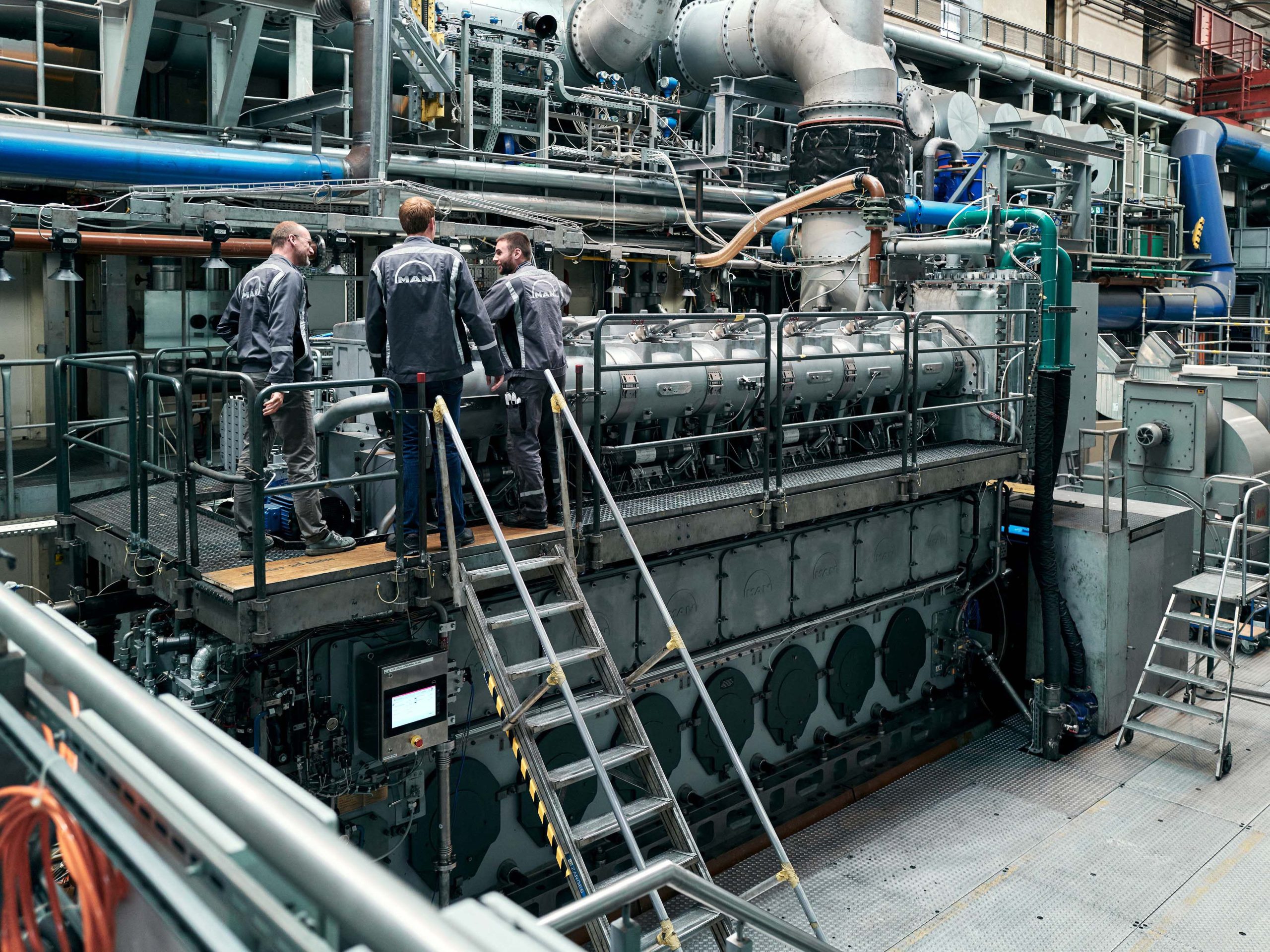 MAN PrimeServ: methanol retrofits for four-stroke MAN engines from 2025 ...