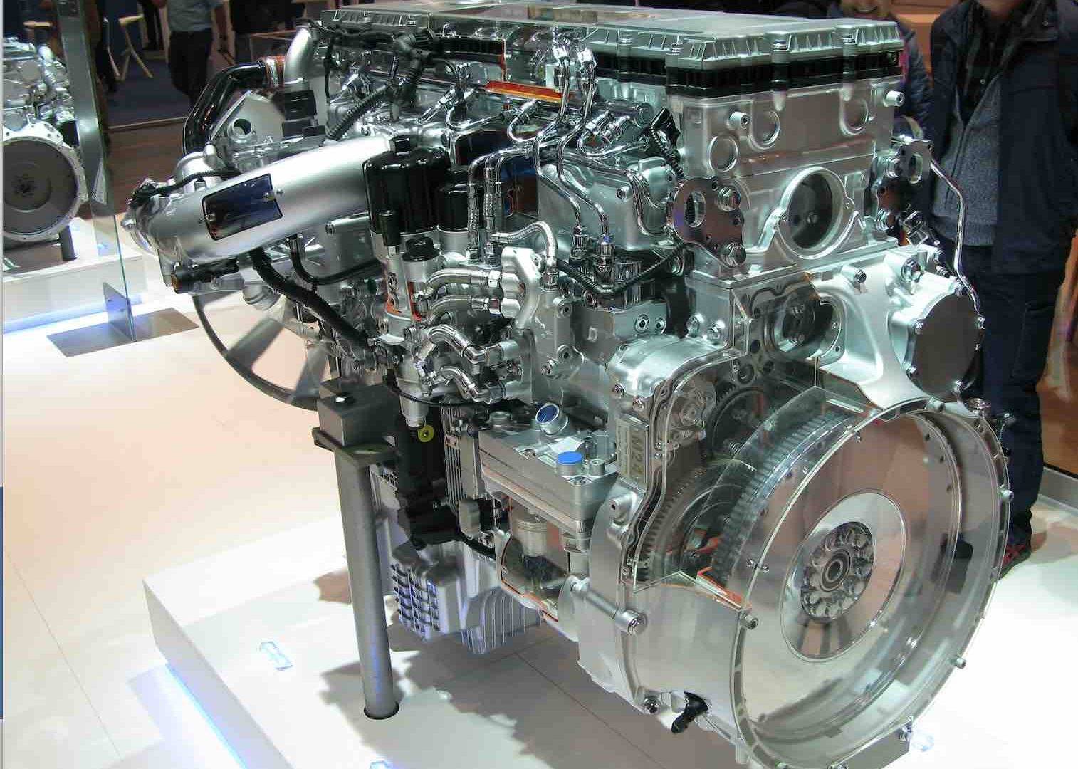 Deutz and Daimler Truck industrial engines