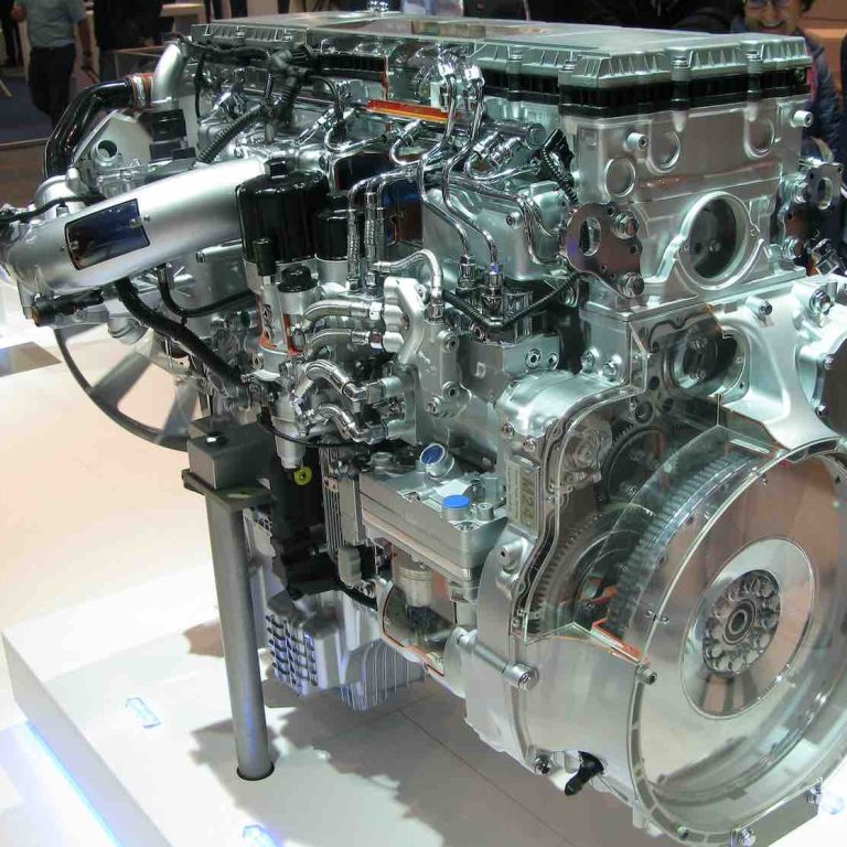 Deutz and Daimler Truck industrial engines