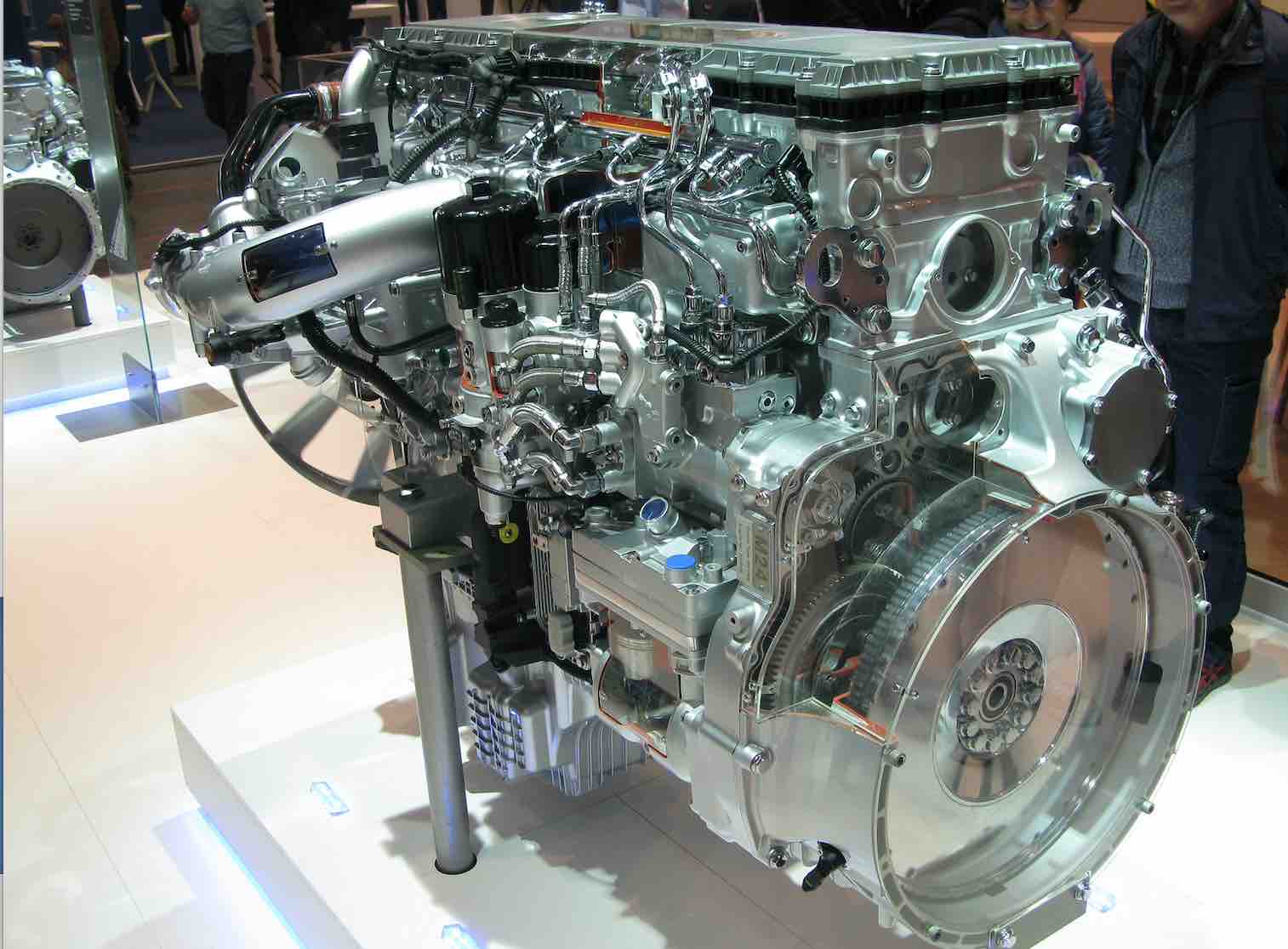 Deutz and Daimler Truck industrial engines