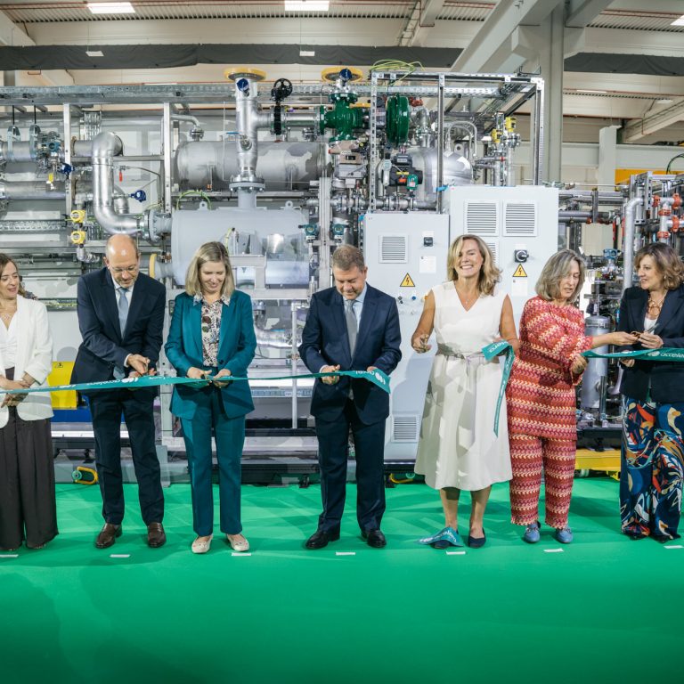Accelera opens electrolyzer factory in Spain - Powertrain International