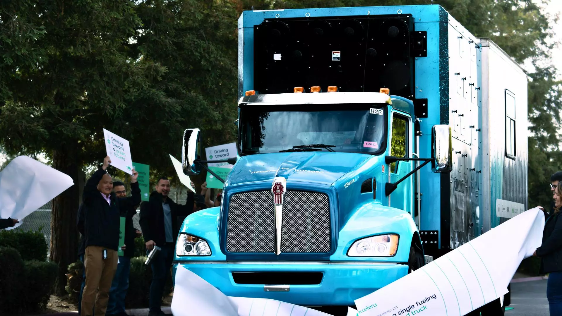Accelera in the Guinness World Records with a fuel cell truck ...