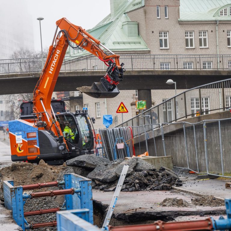 Bauma 2025, Hitachi expands its offer of electrified mini and midi ...