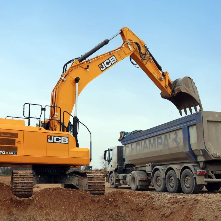 JCB 370X: Cummins-Powered for Quarry Duty - Powertrain International