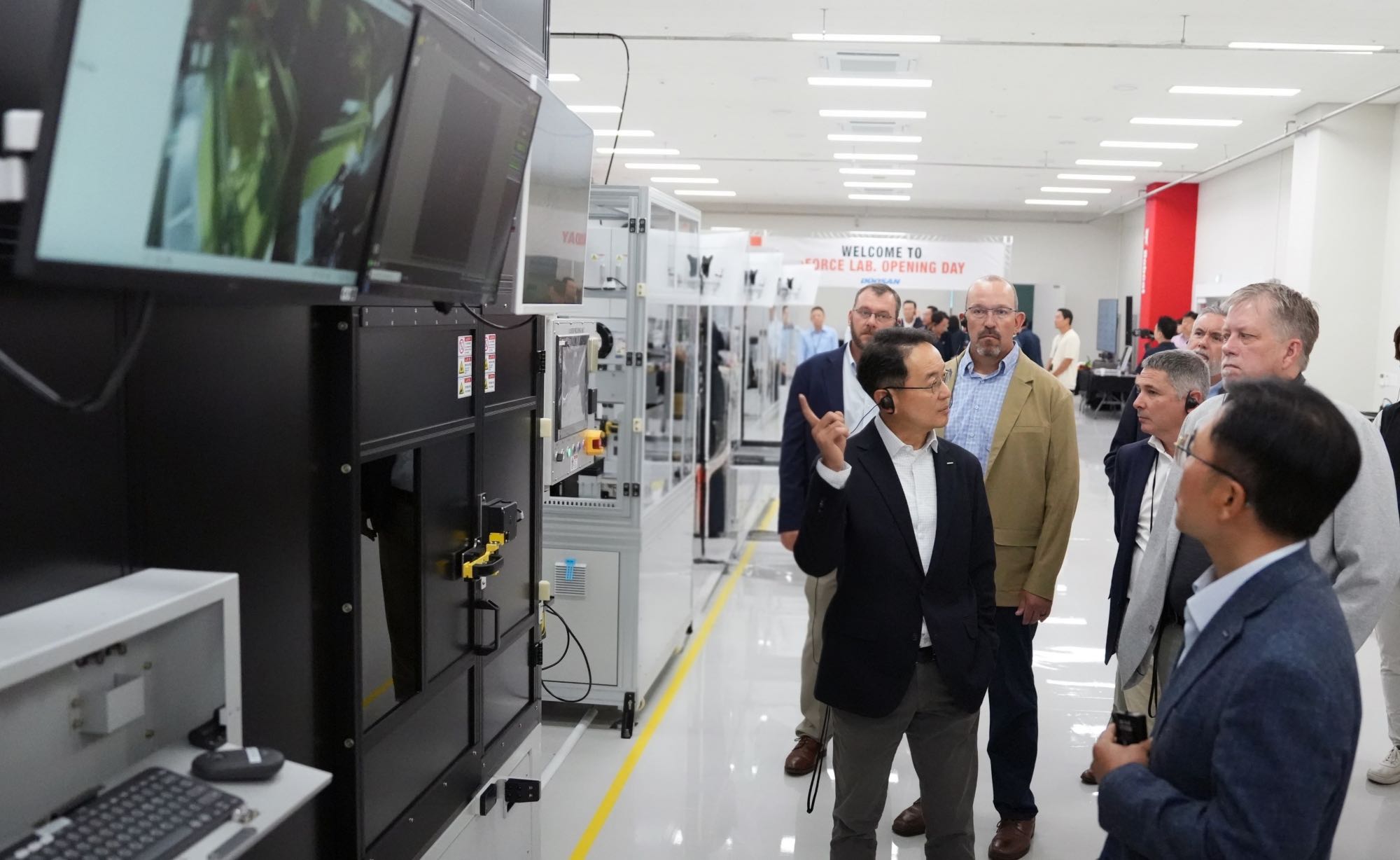 Bobcat eFORCE LAB. to improve battery powered solutions - Powertrain ...