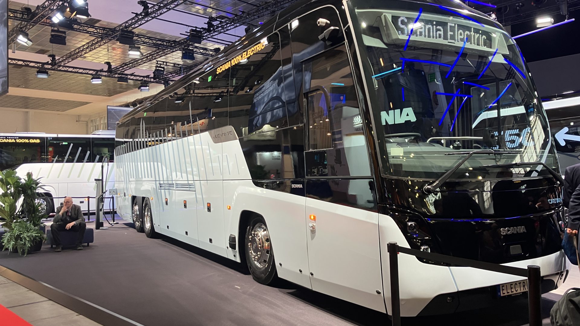 Scania high-floor battery-electric platform at Busworld - Powertrain ...