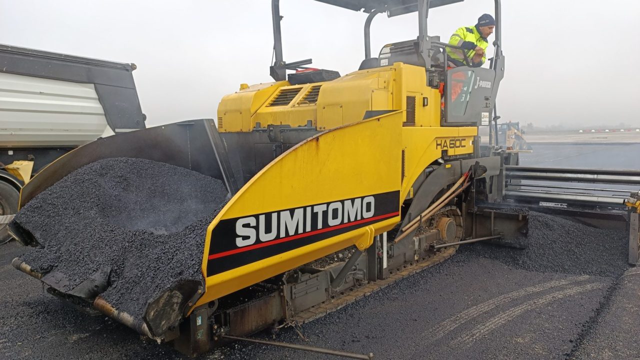 Yanmar TN107 and Sumitomo for the airport - Powertrain International